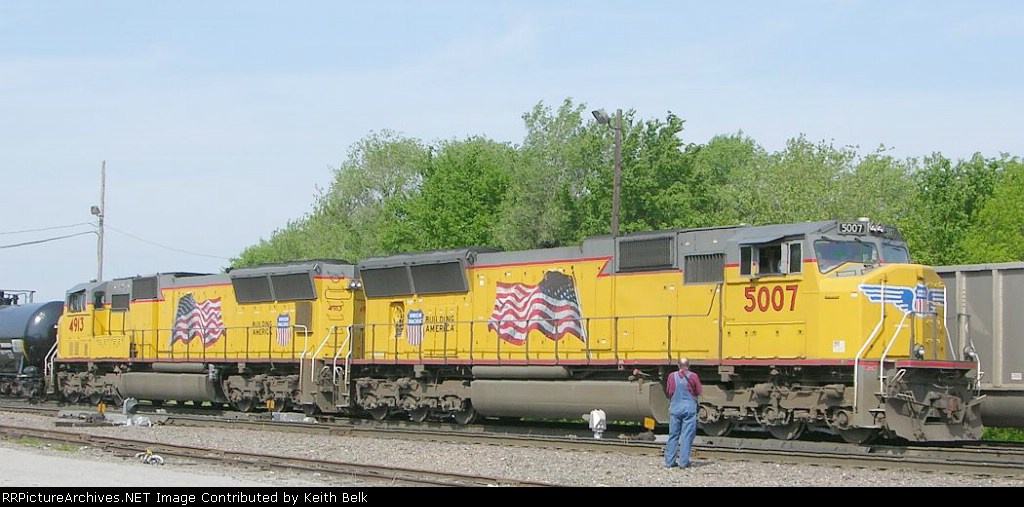 UP 5007 and 4913